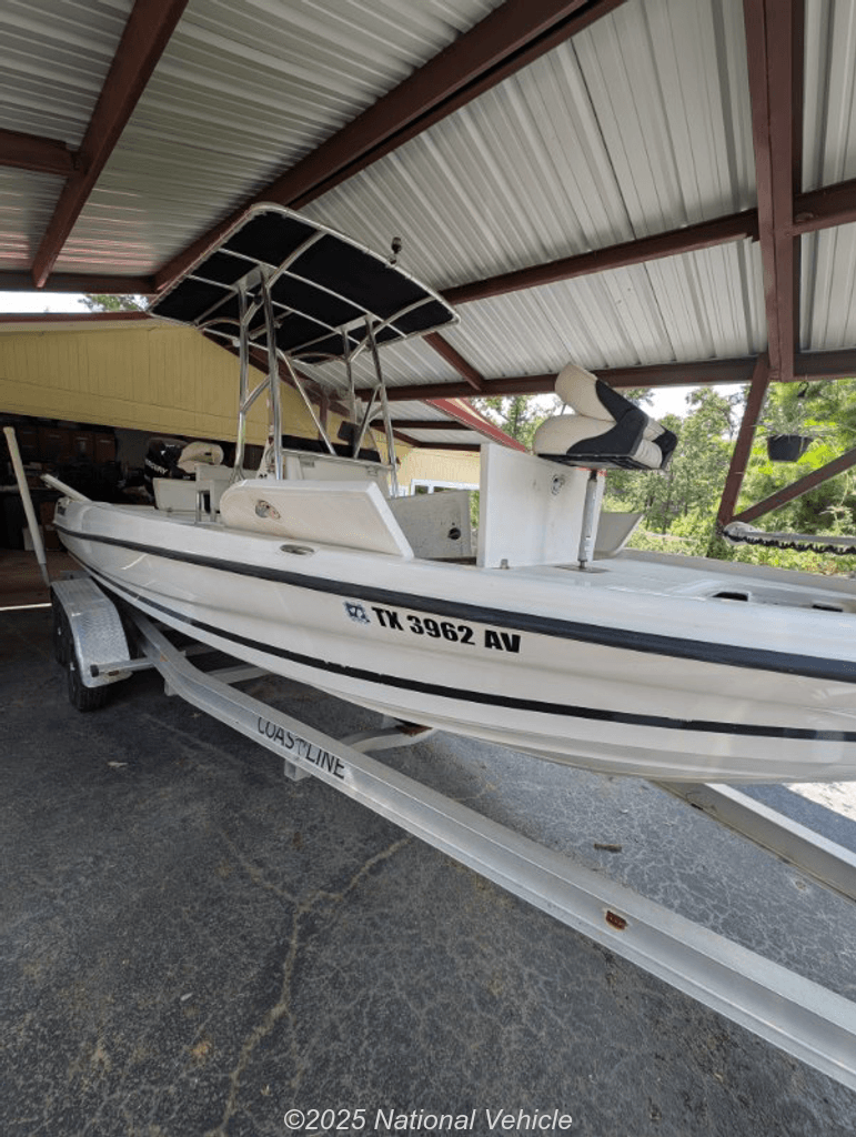 Bay Boat - 2008 Triton LTS 220 | Motor & Keel