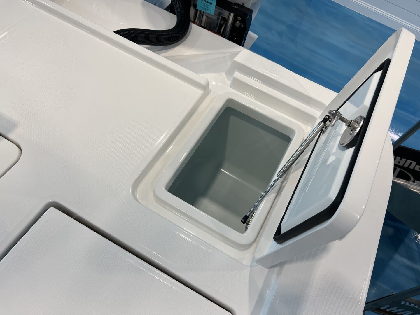 2024 Regulator XO Series 30 XO