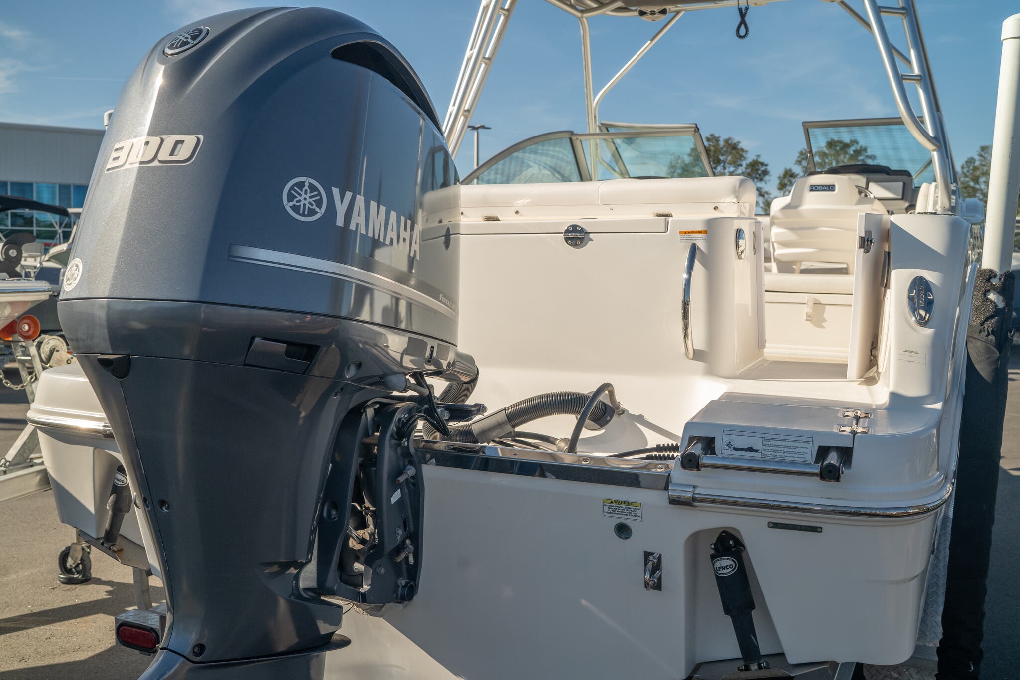 2014 Robalo Dual Console R247