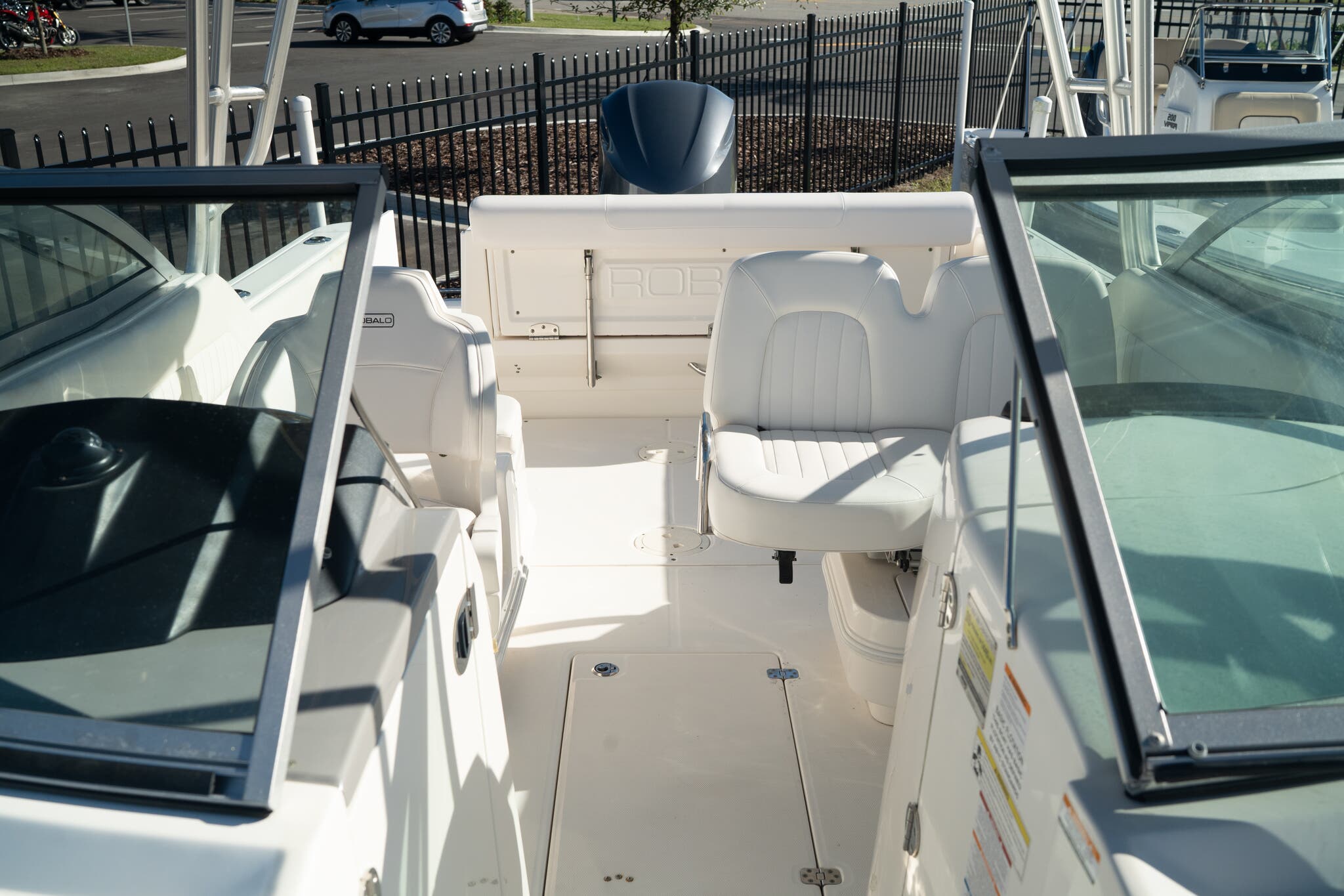 2014 Robalo Dual Console R247