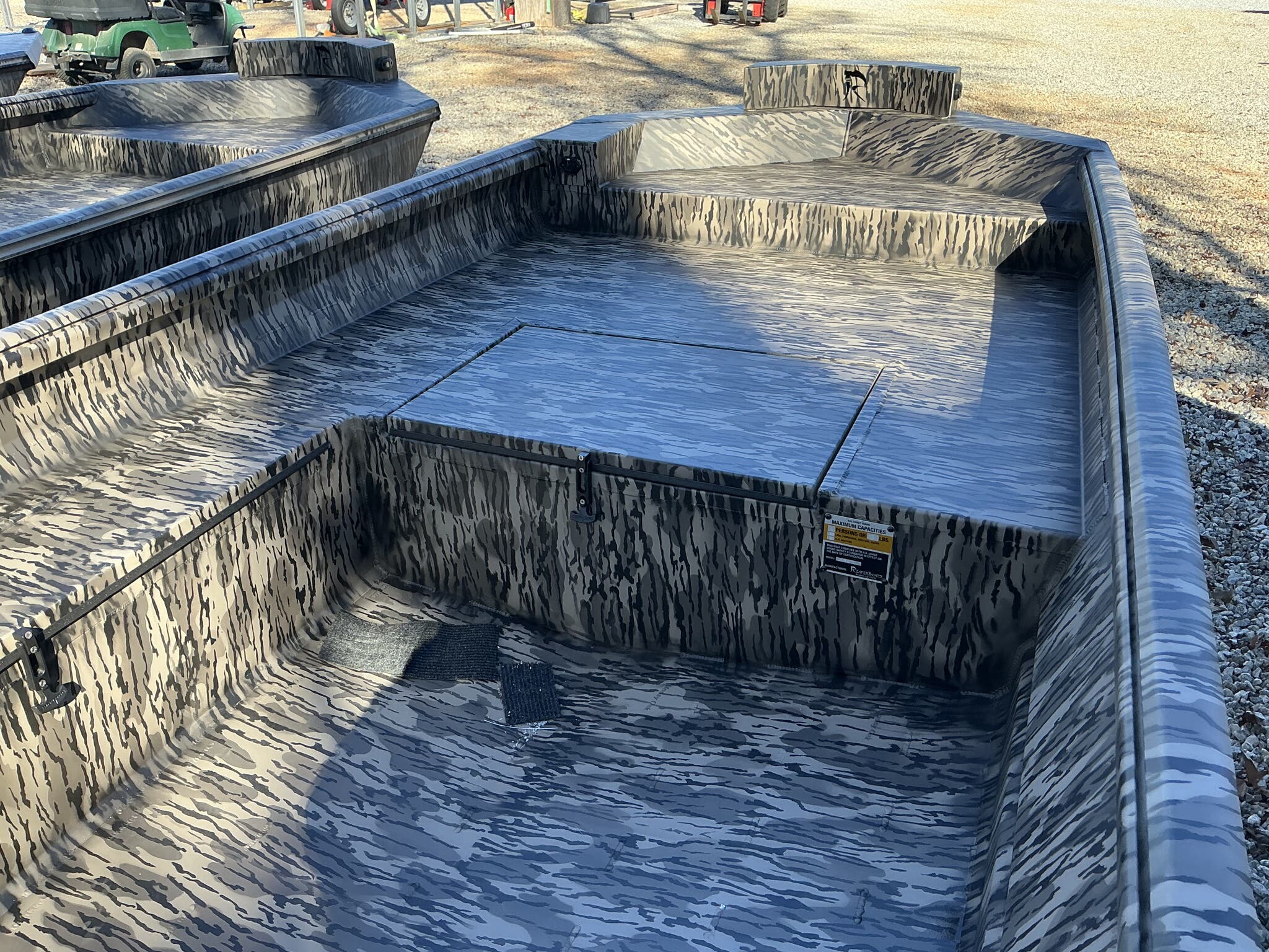 2025 Reaper Boats 656 STEP TRANSOM MID DECK