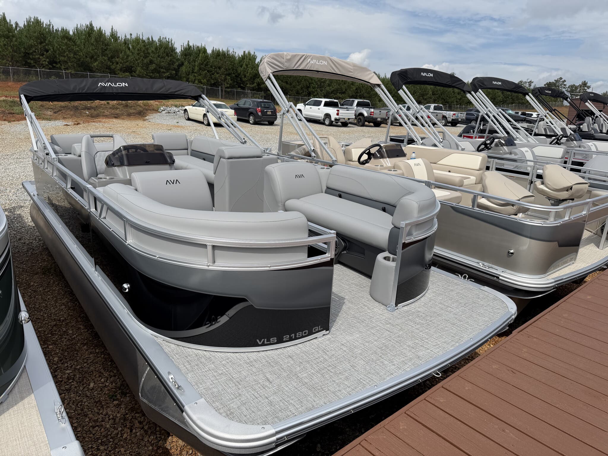 Pontoon - 2026 Avalon VLS 21 QUAD LOUNGER | Motor & Keel