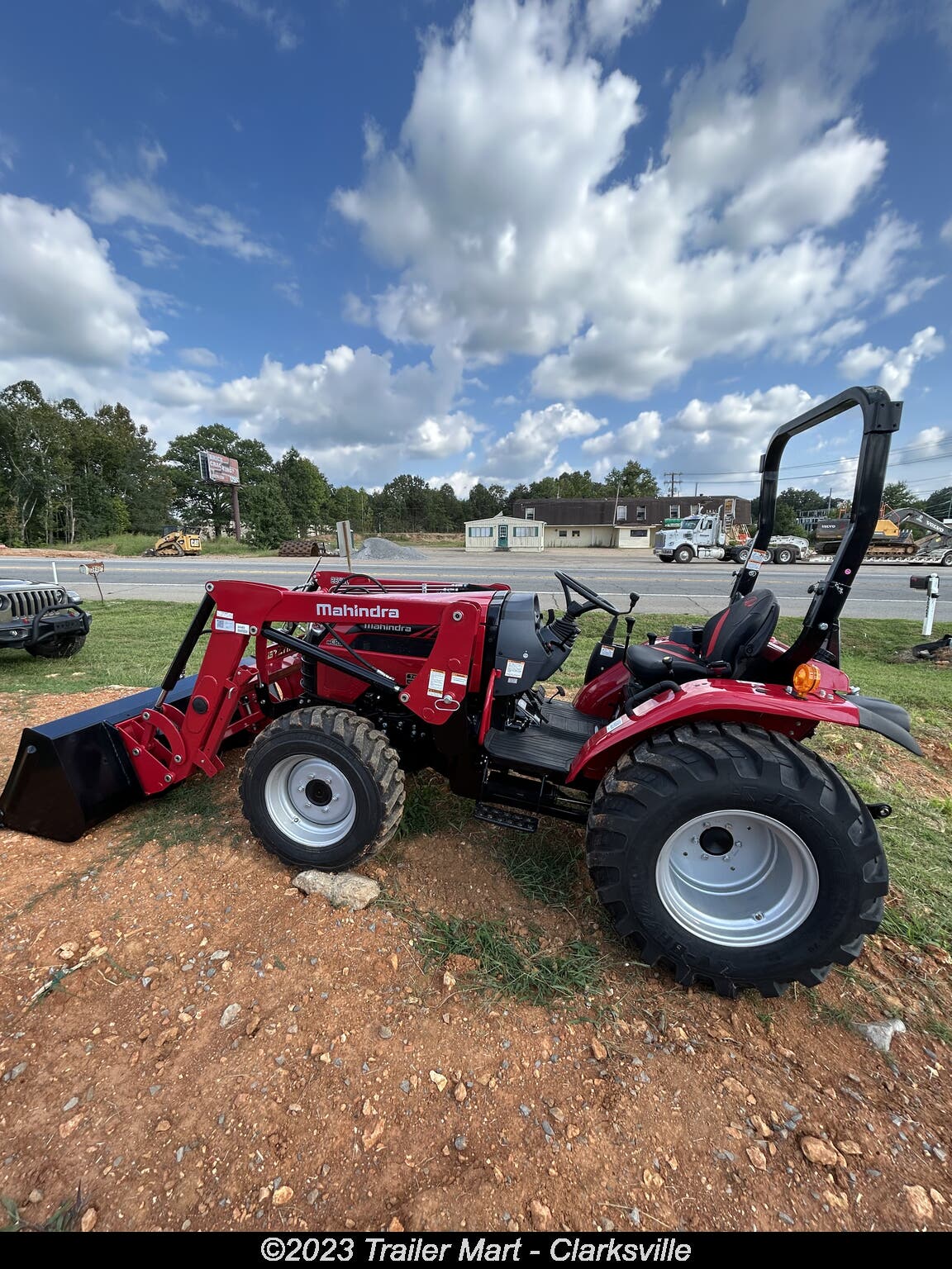 2023 Mahindra 2600 Series