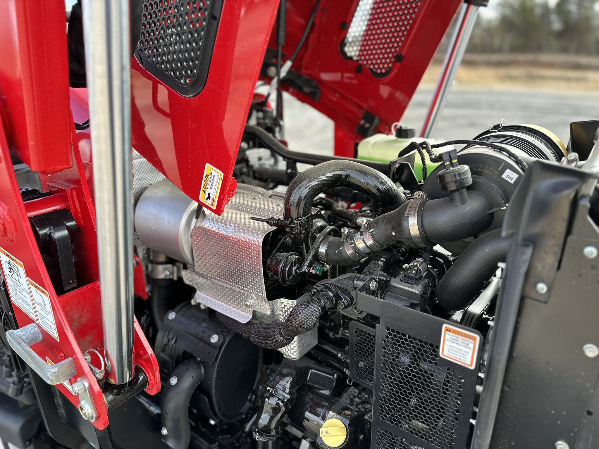 2023 Mahindra 5100 Series 5155 4WD ROPS SHT IND TIRE W/LOADER