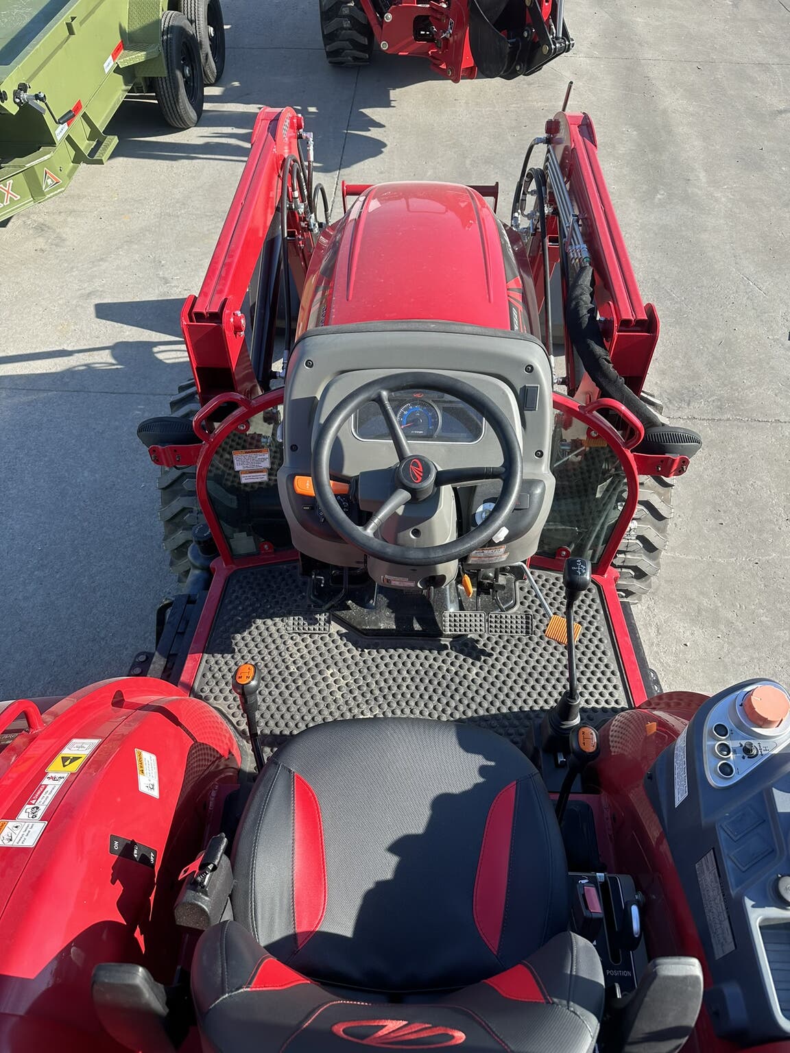 2023 Mahindra 2600 Series 2660