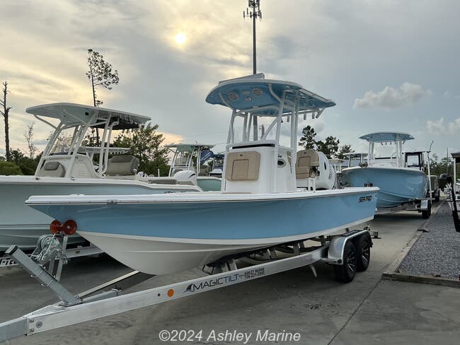 2024 Sea Pro 230 Bay
