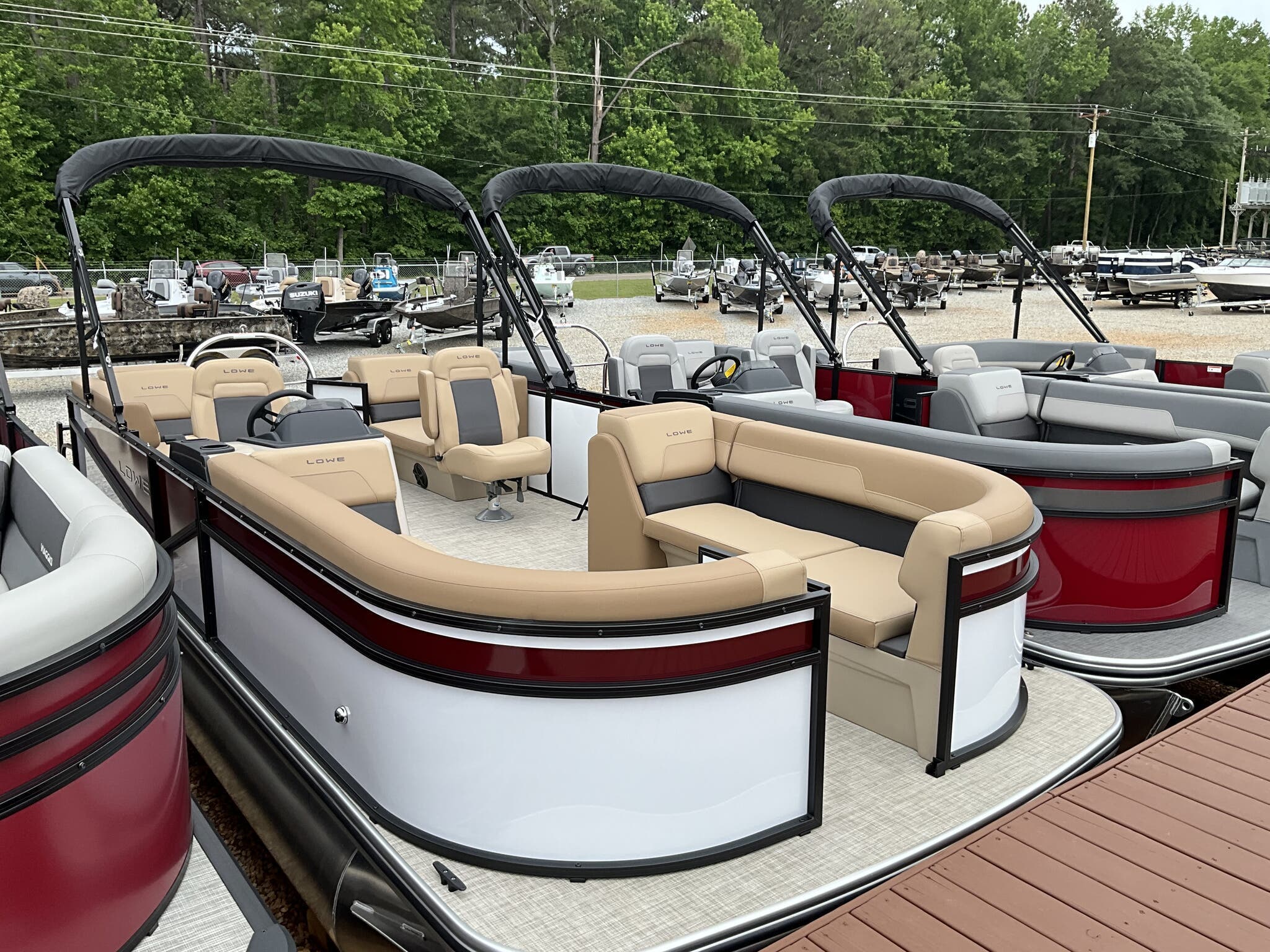 Pontoon - 2025 Lowe LS Walk Thru 210 | Motor & Keel