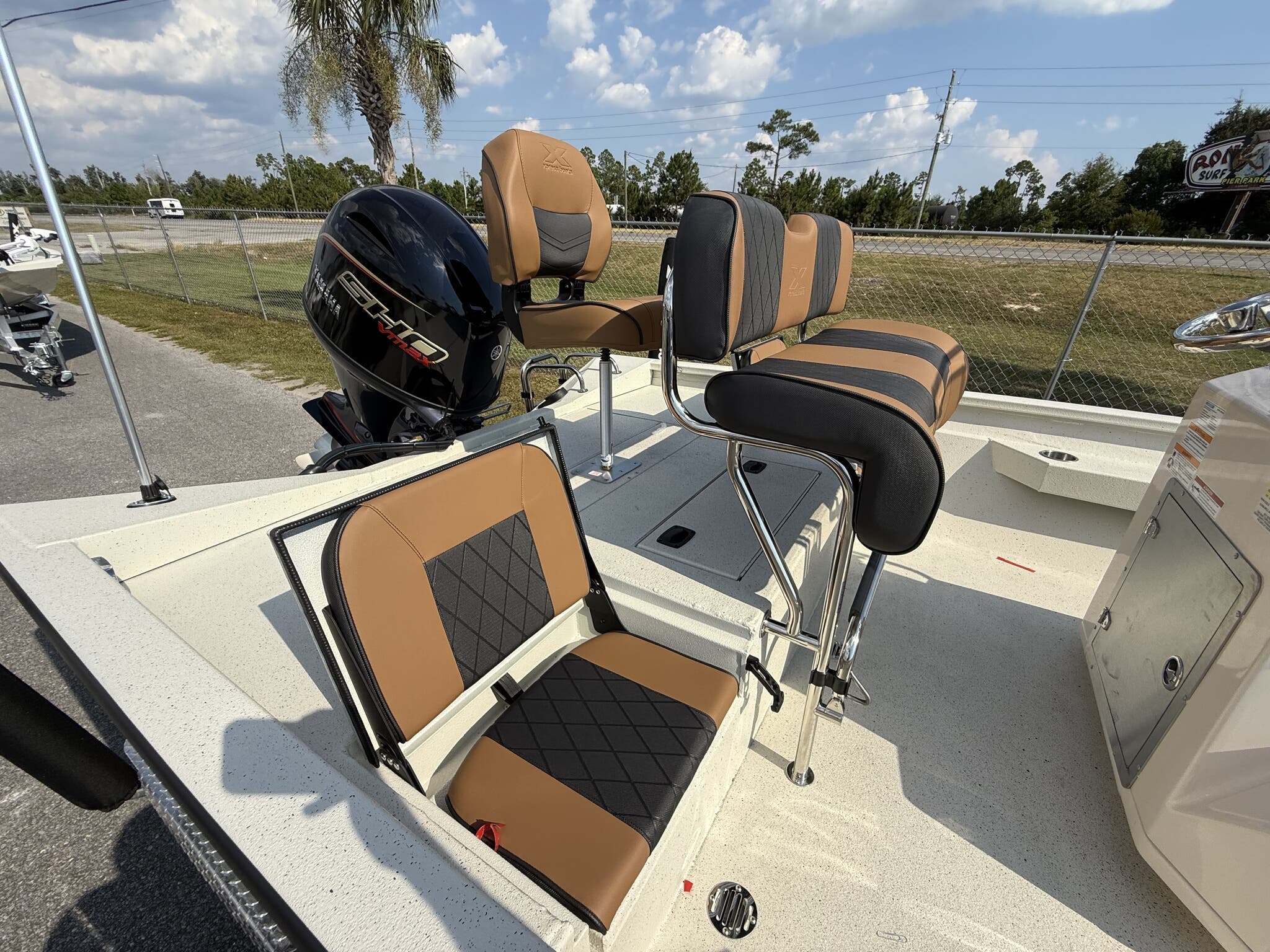 Bay Boat - 2026 Xpress Hyper-Lift Bay Series H20 BAY | Motor & Keel
