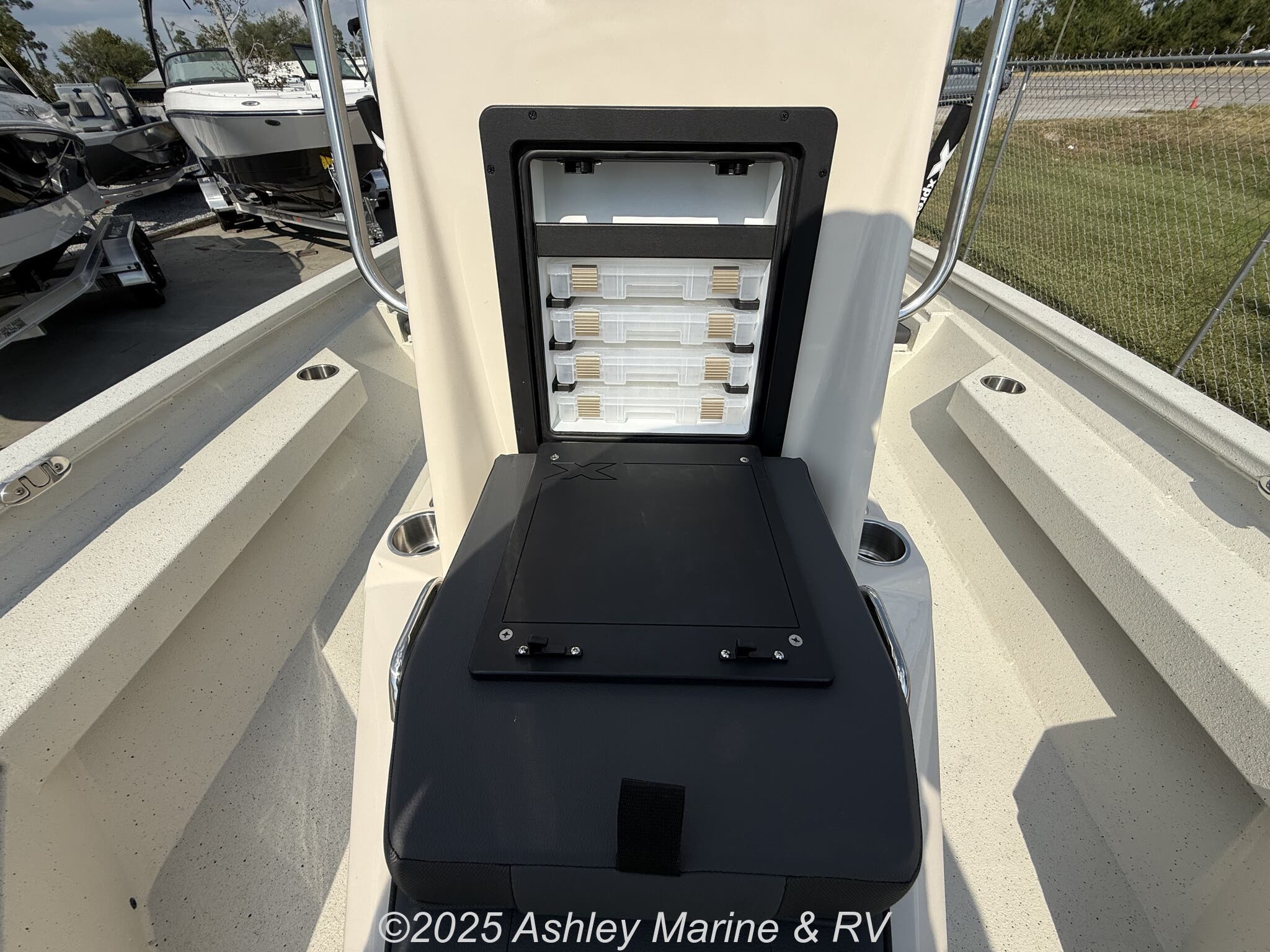 Bay Boat - 2026 Xpress Hyper-Lift Bay Series H20 BAY | Motor & Keel