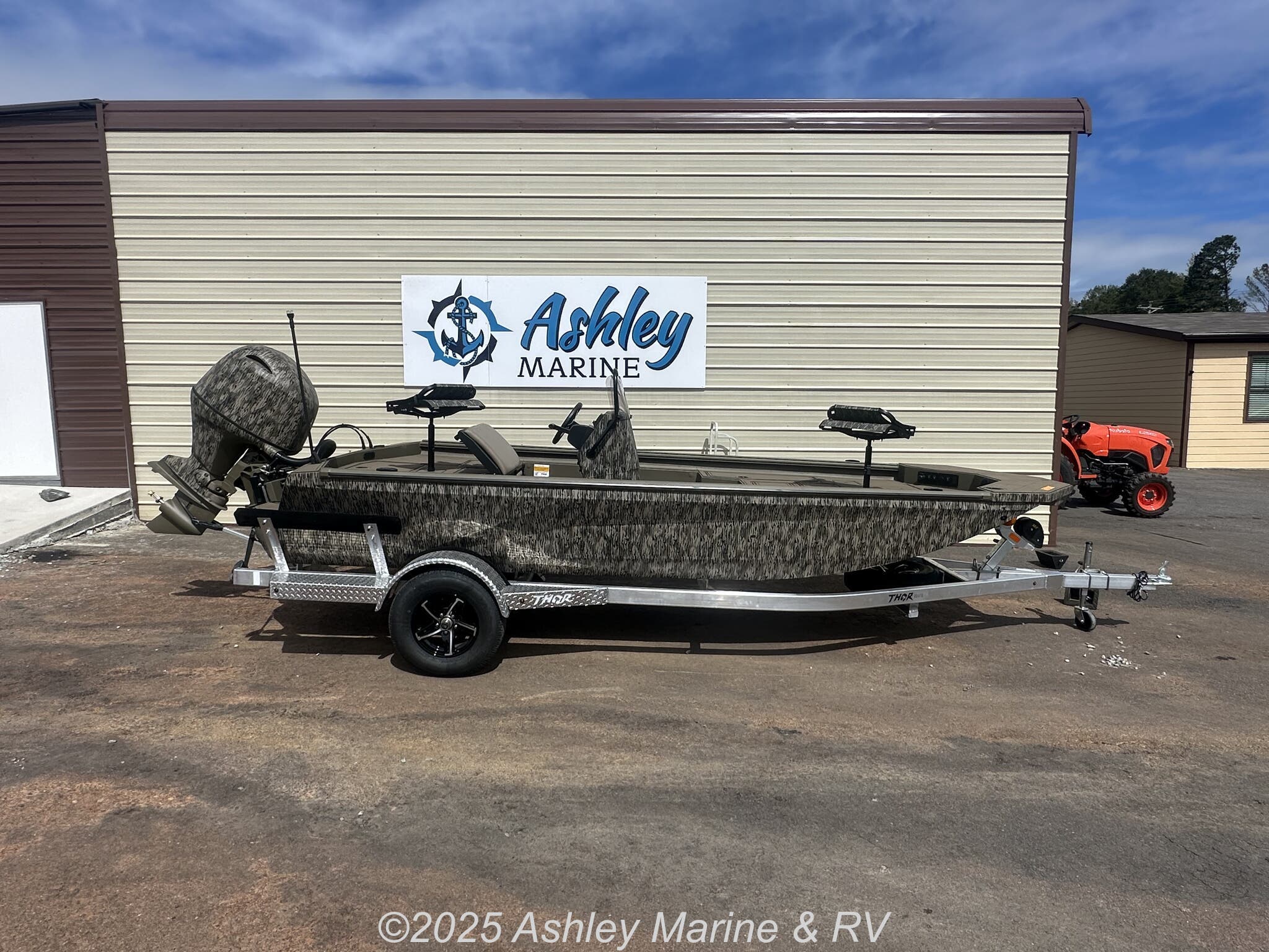 Bay Boat - 2026 Thor Lake Hammer 1900 CC | Motor & Keel