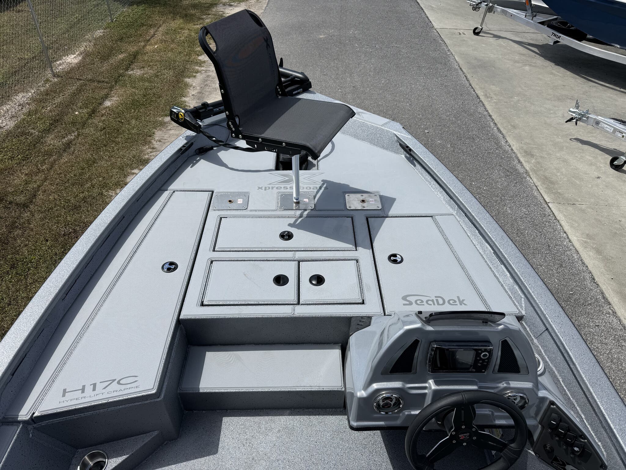 Bass Boat - 2026 Xpress Hyper-Lift Crappie Series | Motor & Keel