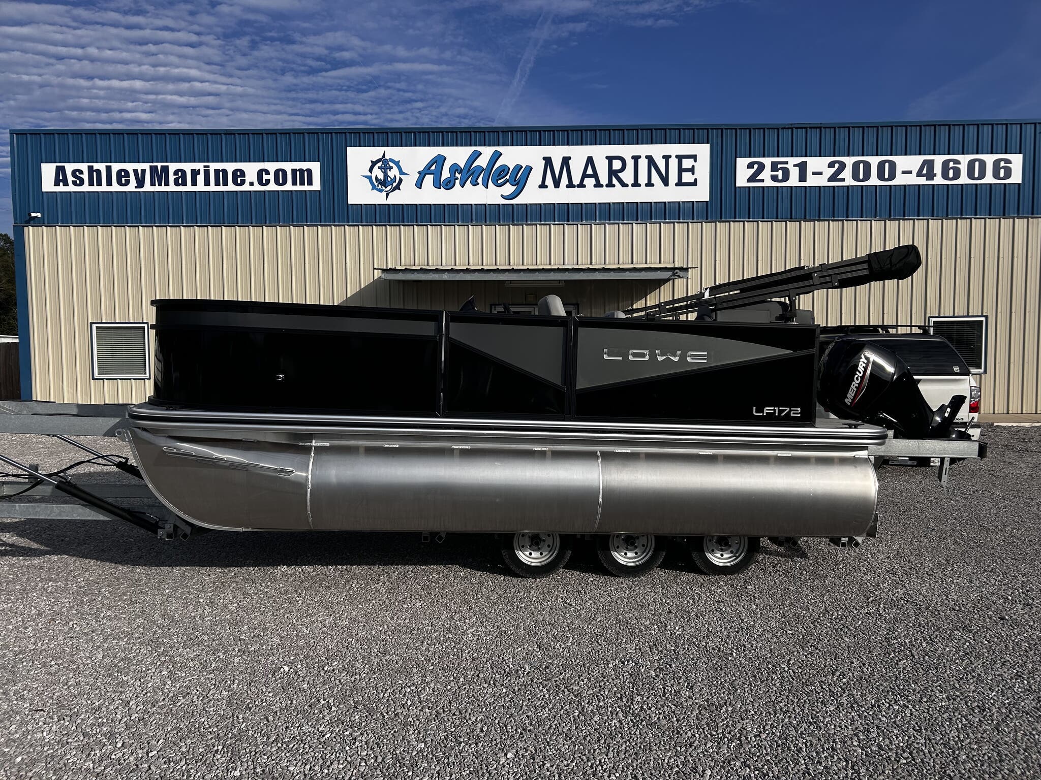 Pontoon - 2026 Lowe LF 172 | Motor & Keel