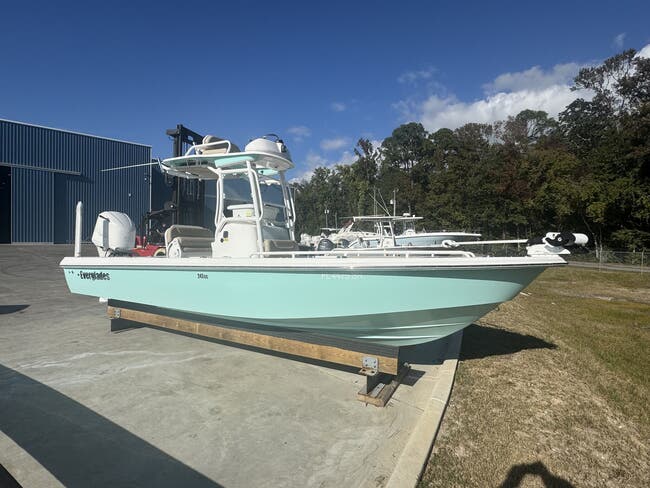 2020 Everglades 243 CC with tower
