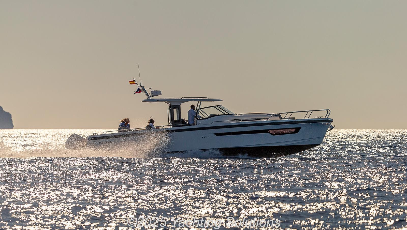 Center Console - 2024 Nimbus Tender 11 | Motor & Keel