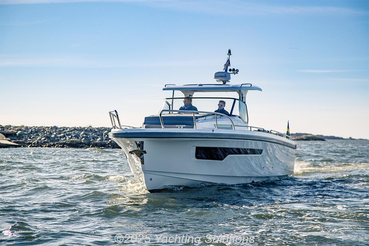 Center Console - 2024 Nimbus Tender 11 | Motor & Keel